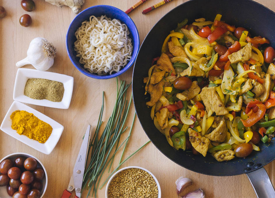 Wok de lomo de cerdo con verduras y especias